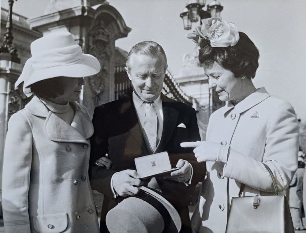 Buzzer Hadingham OBE Presentation Press Photo 3