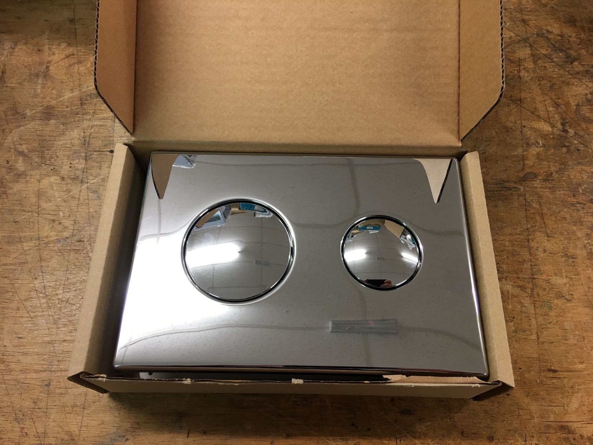 Armitage Shanks Chicago WC Unit 600 x 655 x 305mm Plinth Cistern ...