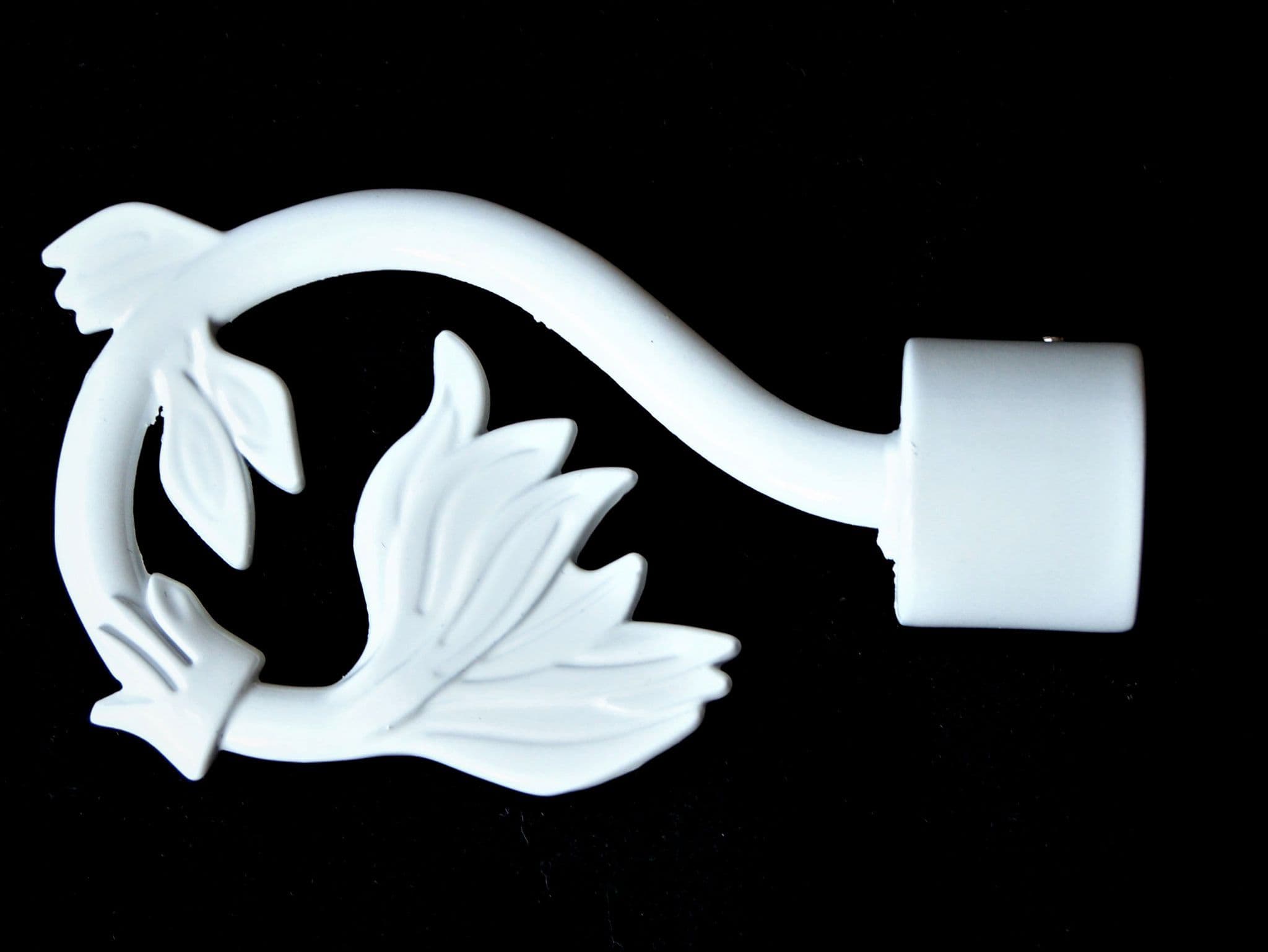 16/19mm Gloss White Swirl Leaf Curtain Pole Finials