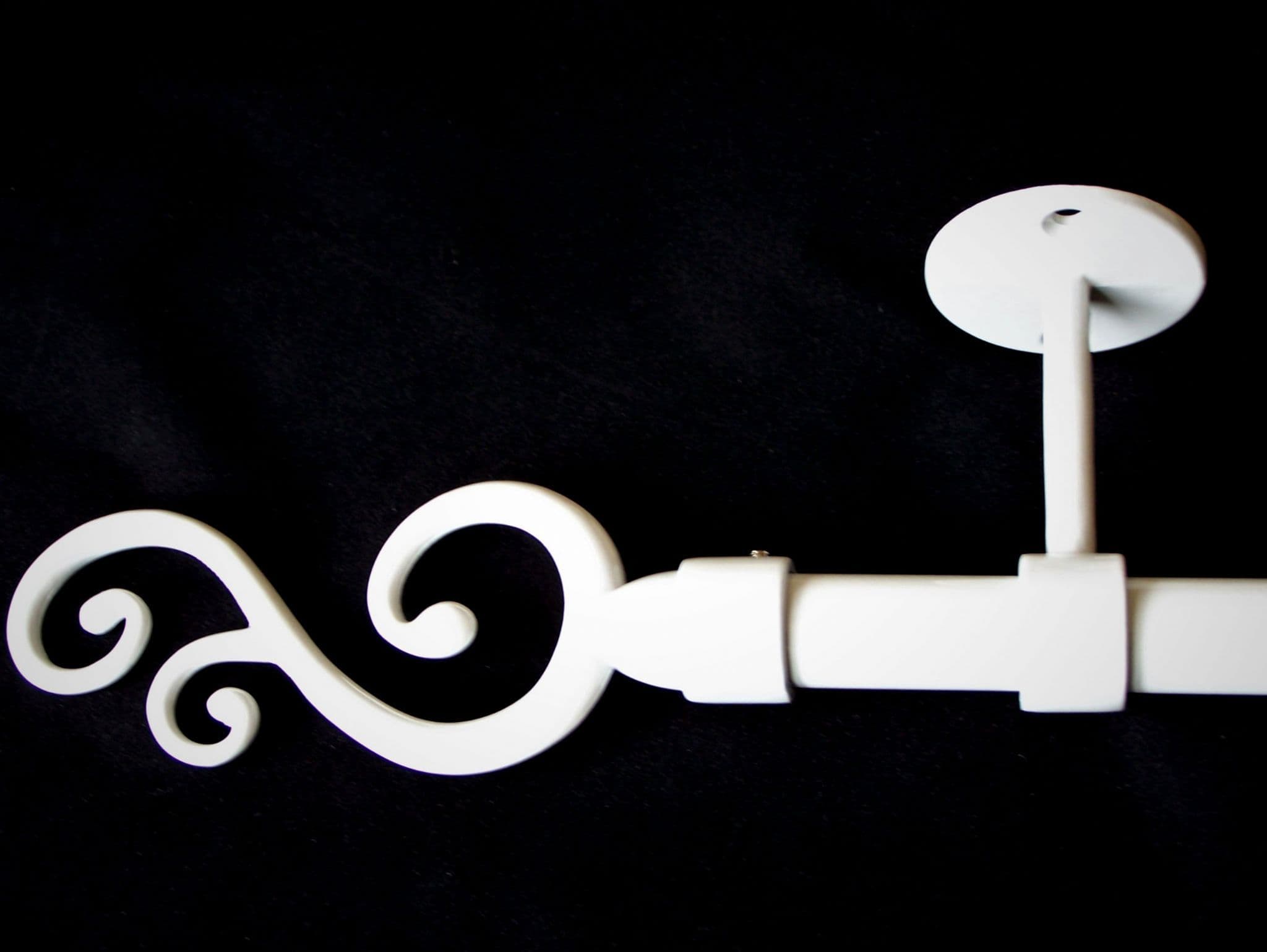 16/19mm White 1 2m - 2 1m Extendable Eyelet Ceiling Pole Swirl Finials
