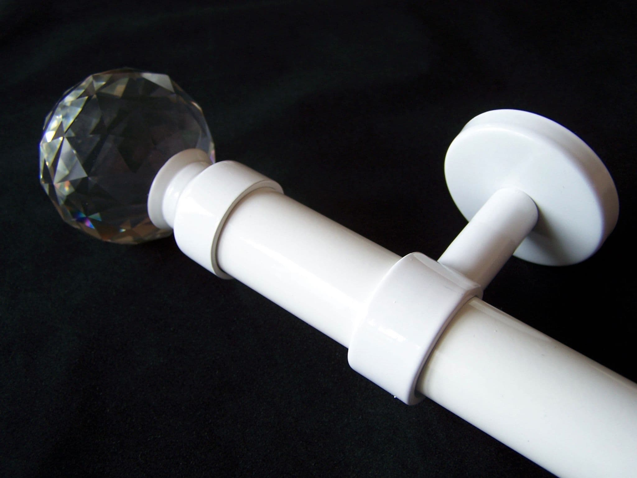 28mm Gloss White Ceiling Eyelet Curtain Pole Crystal Ball Finials