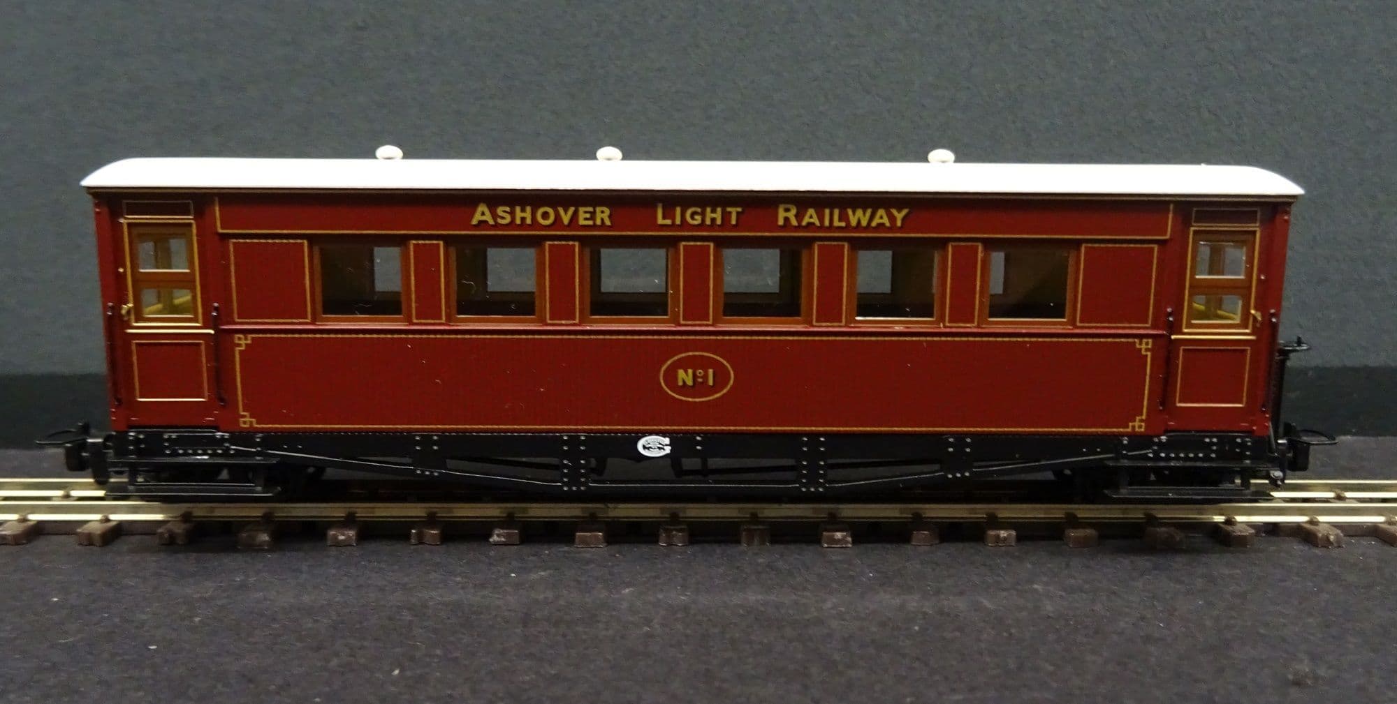 Bachmann 394-025 Narrow Gauge Bogie Coach Ashover Railway Crimson