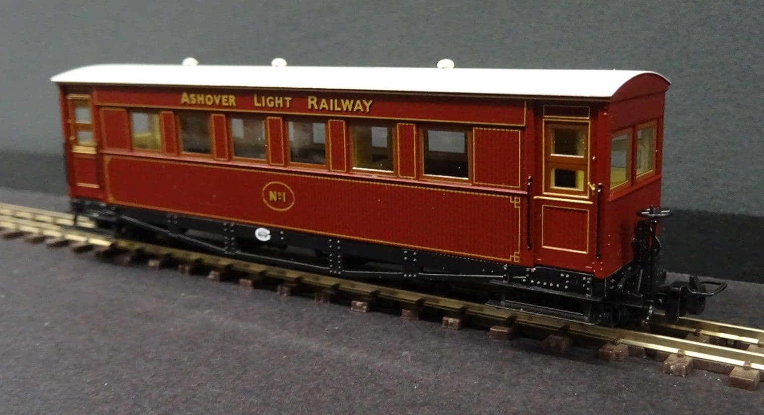 Bachmann 394-025 Narrow Gauge Bogie Coach Ashover Railway Crimson