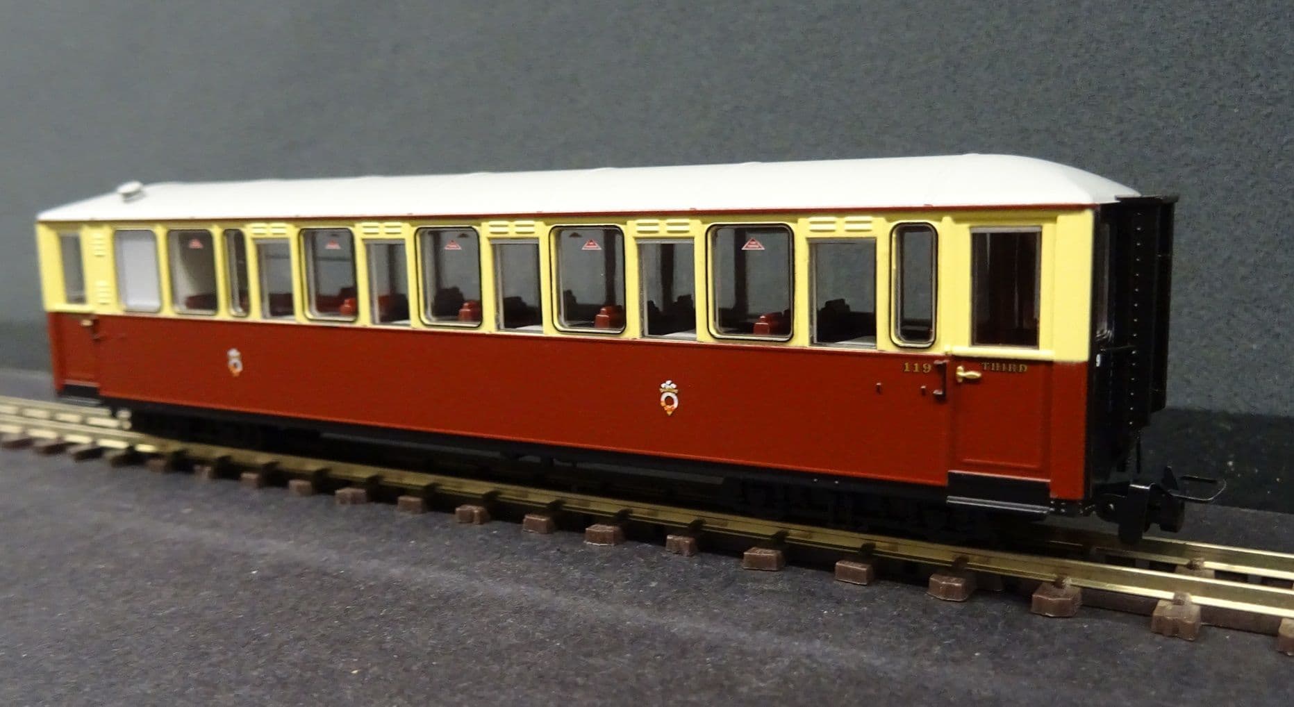 Bachmann 394-100 Narrow Gauge Bogie Coach Ffestiniog Tin Can coach