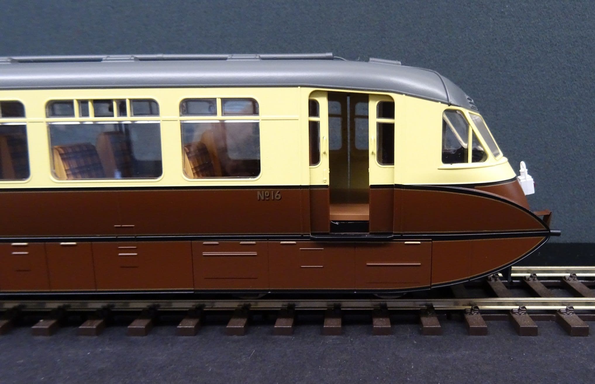 Dapol 7D-011-003S GWR Streamlined AEC Railcar DCC Sound