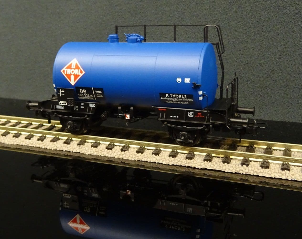 ESU 36239 DB Tank Wagon