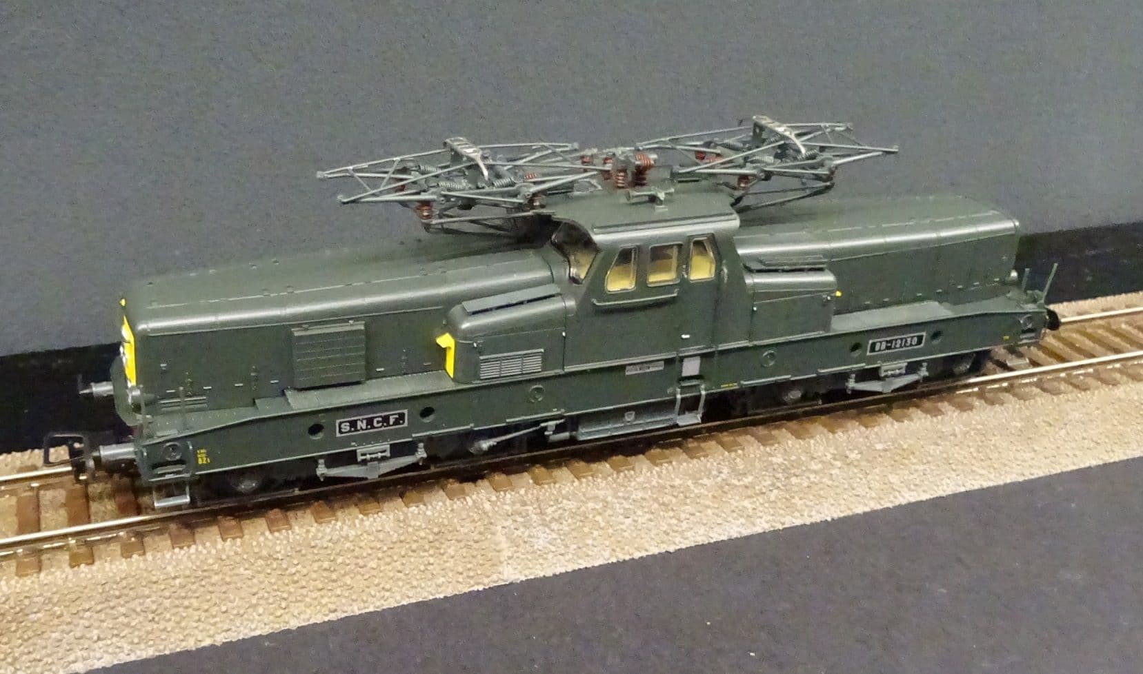 Jouef HJ2401 SNCF BB12130 Electric Locomotive