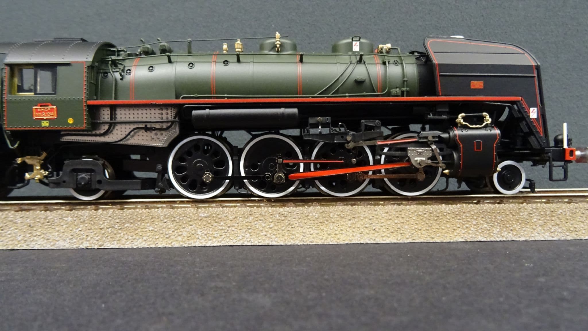 Jouef HJ2433 SNCF 141R Steam Locomotive