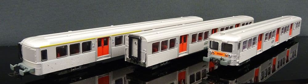 Jouef HJ4152 SNCF 3-unit set of RIB 70 coaches original livery with red access doors