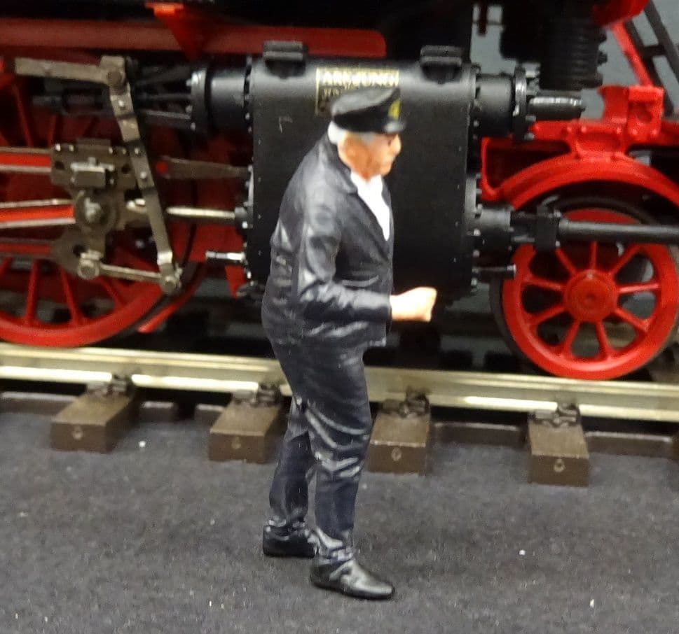 KM-1 460190B Loco driver Louis 1 45