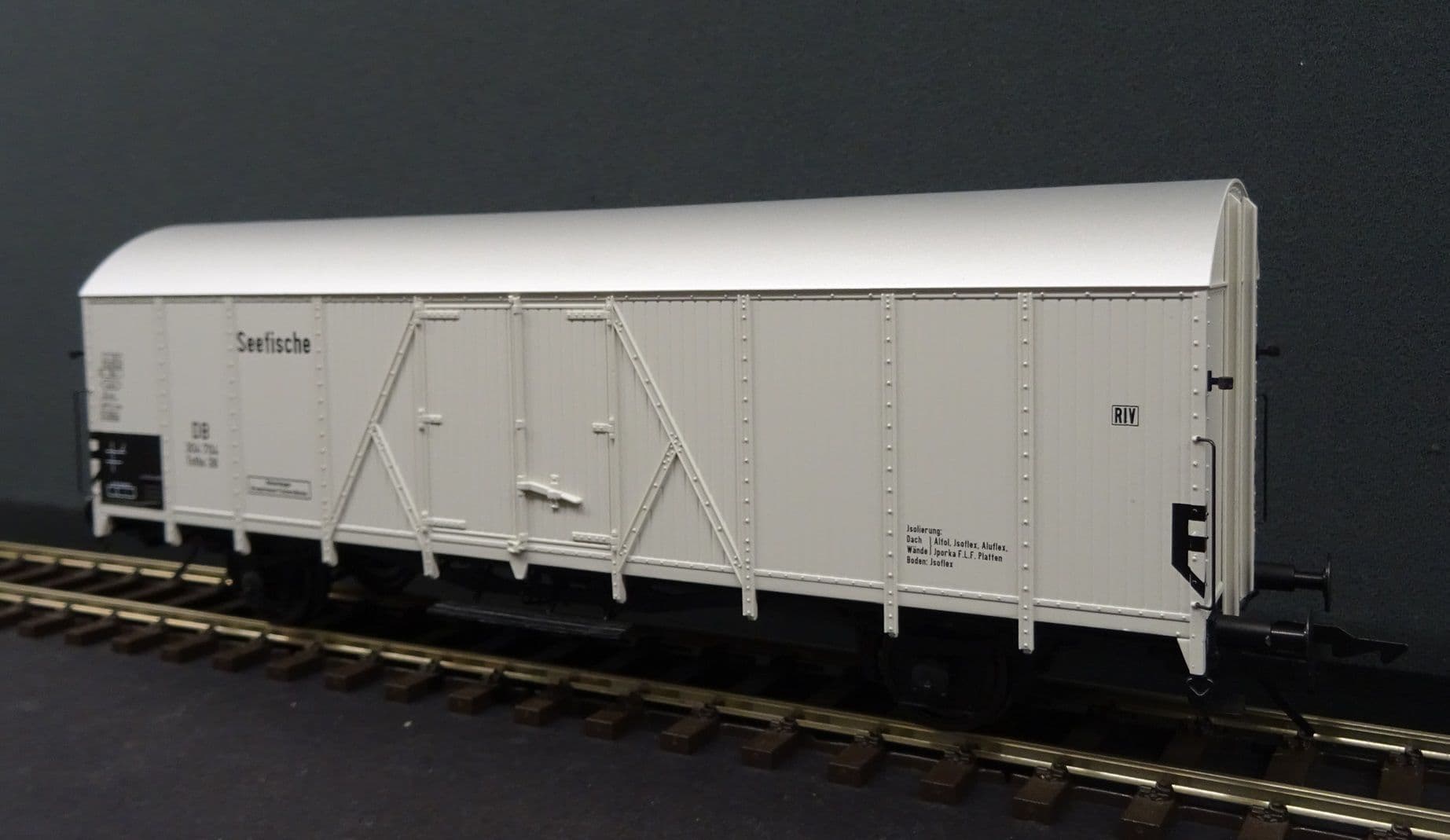 Lenz 42224-02 DB Tnfhs38 "Sea Fish" Refrigerated van