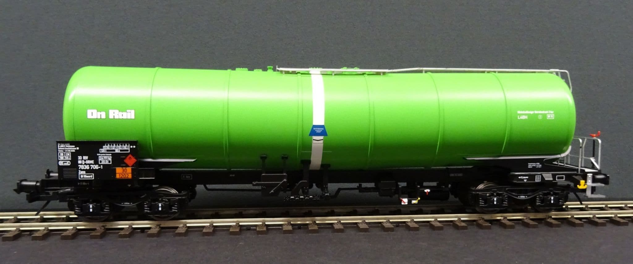 Lenz 42323-04 On Rail large tank wagon