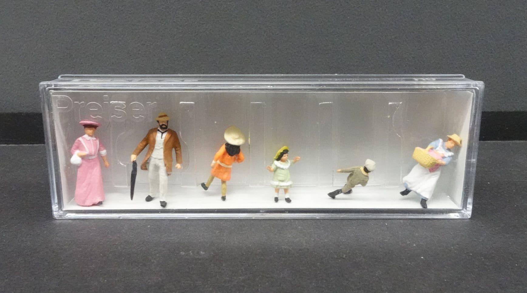 PR12132 Family group 1900s