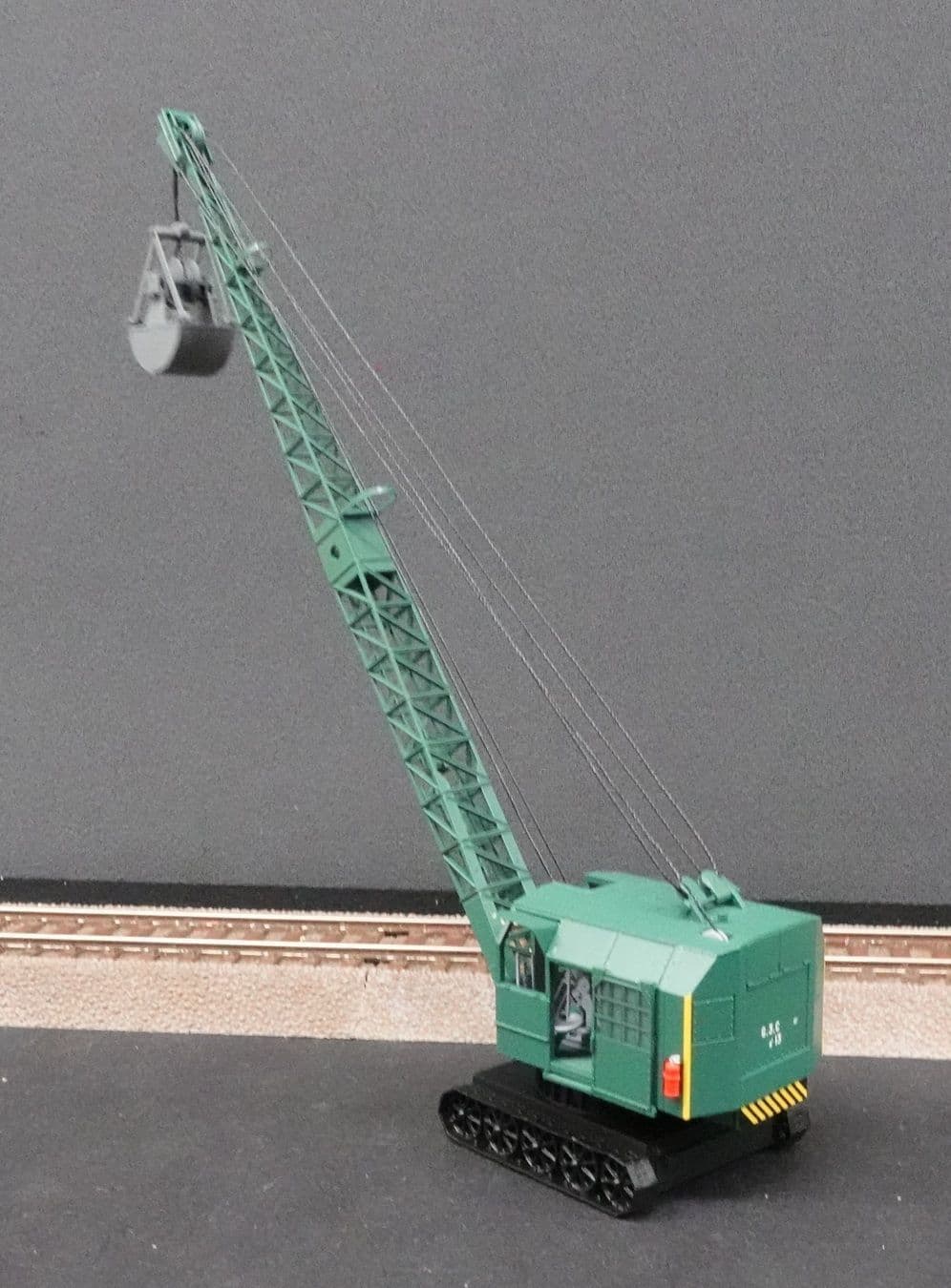 REE CB-158 Bondy crane with caterpillar tracks