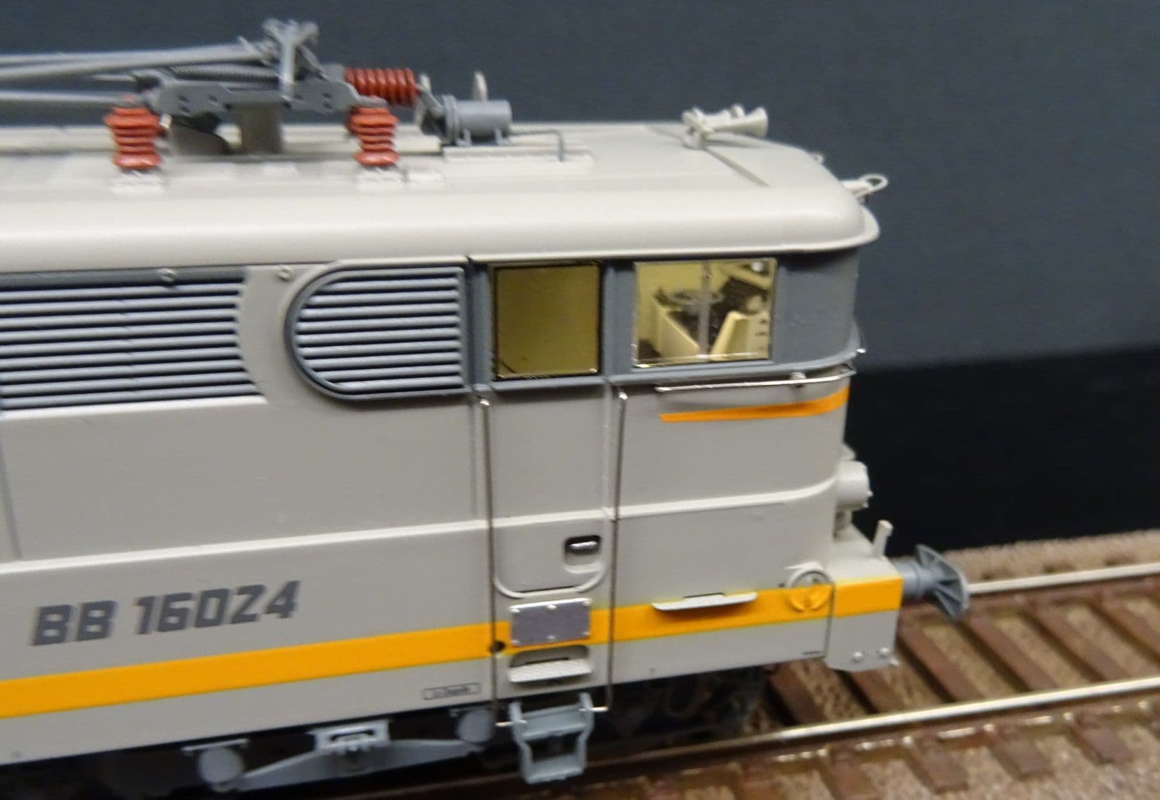 REE MB-143S BB 16024 Beton Era IV/V - DCC SOUND Functional Pantos