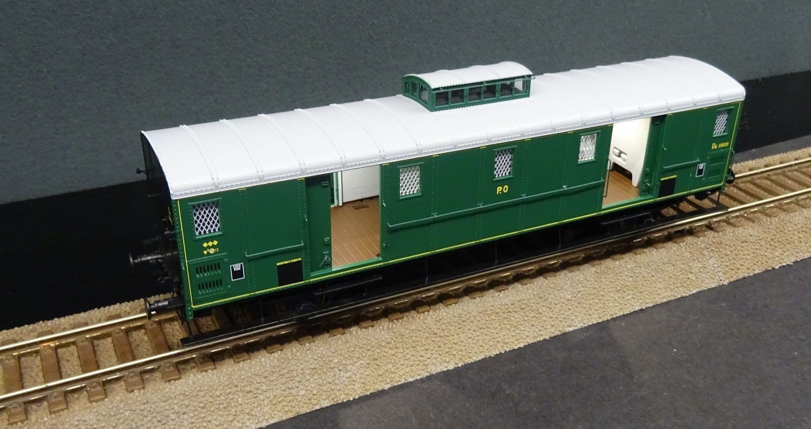 REE VB-108S PO OCEM30 Baggage car DCC Opening doors