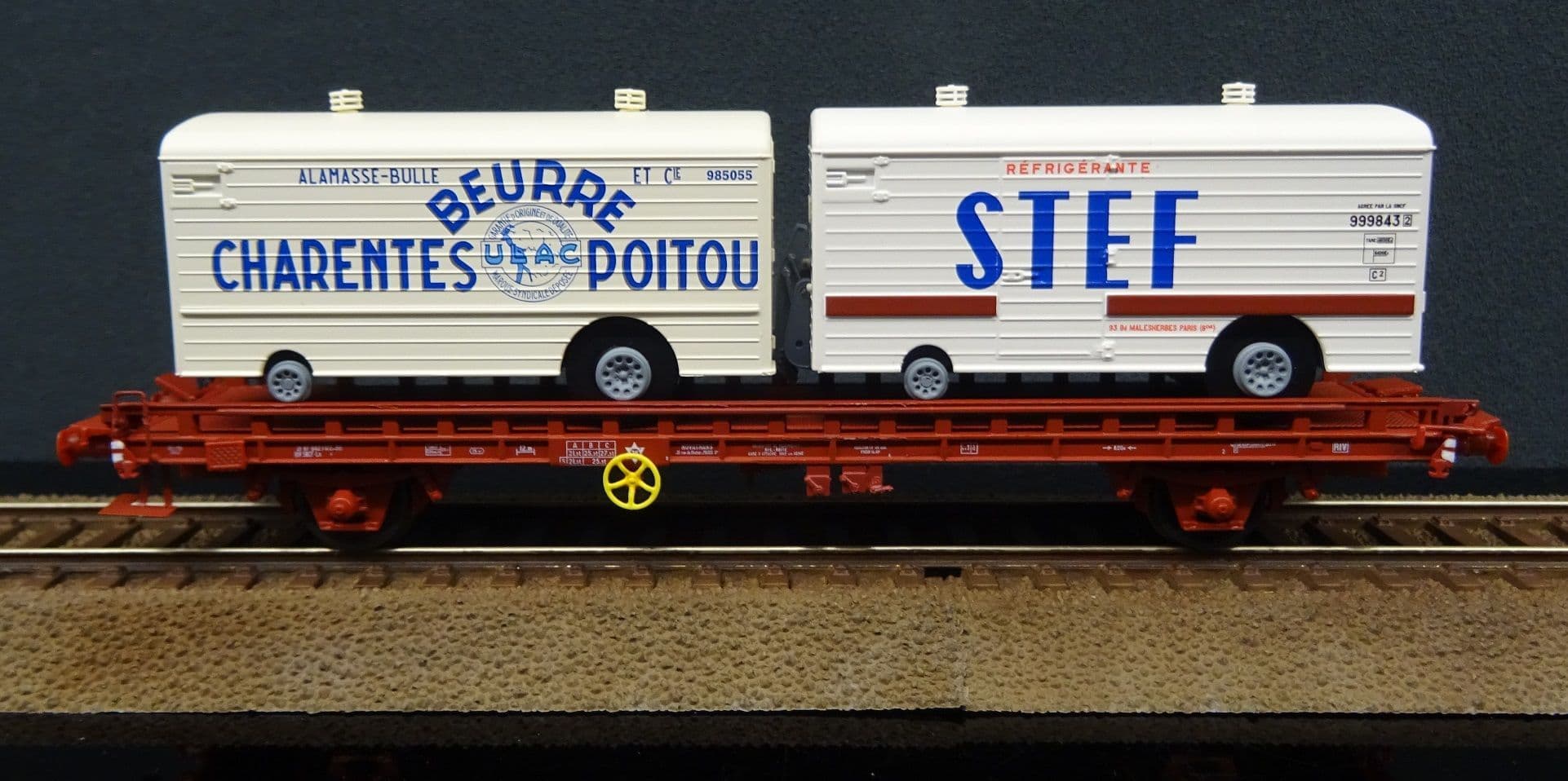 REE WB-641 UFR Double wagon