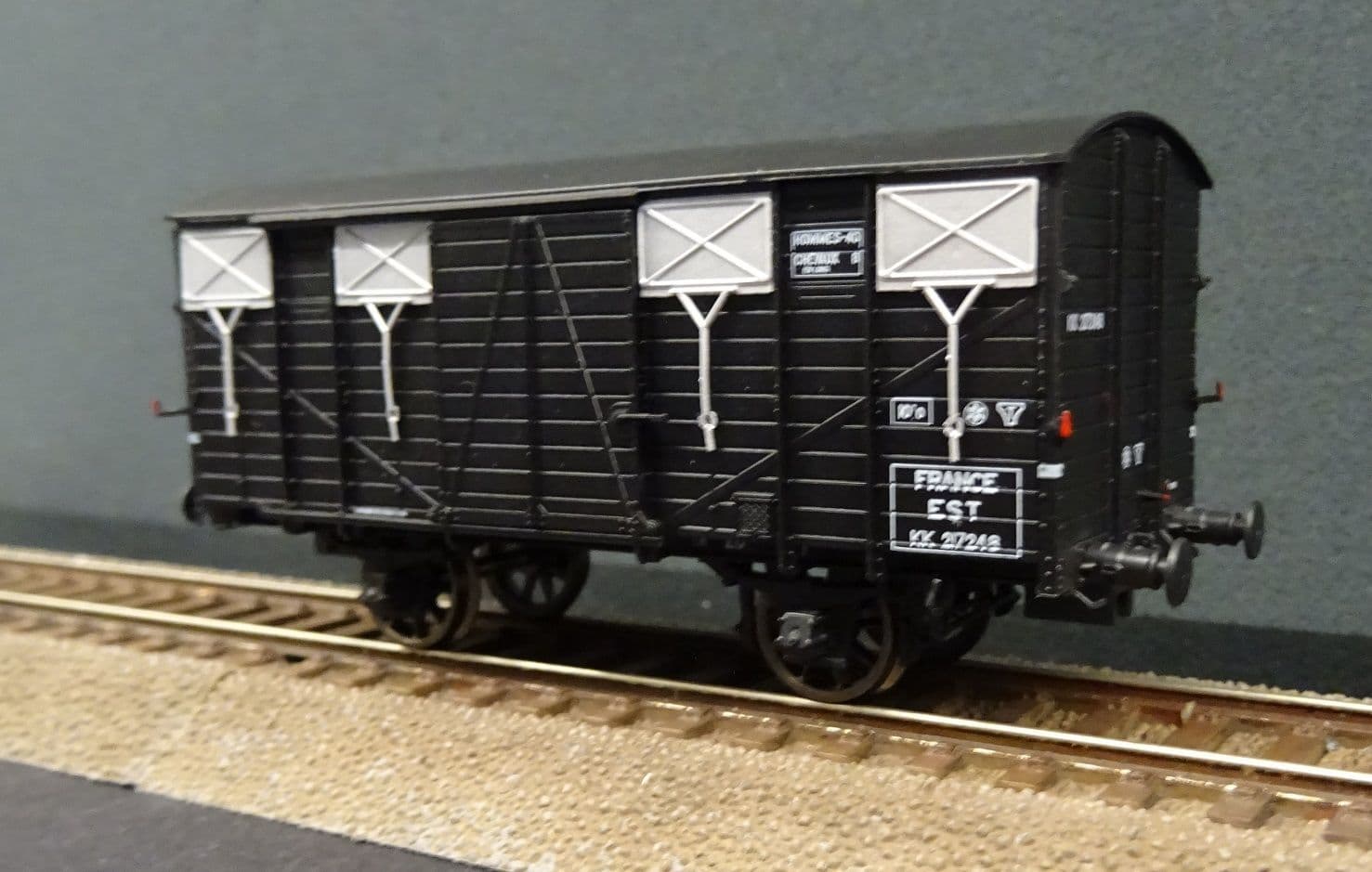 REE WB-688 Est OCEM19 van