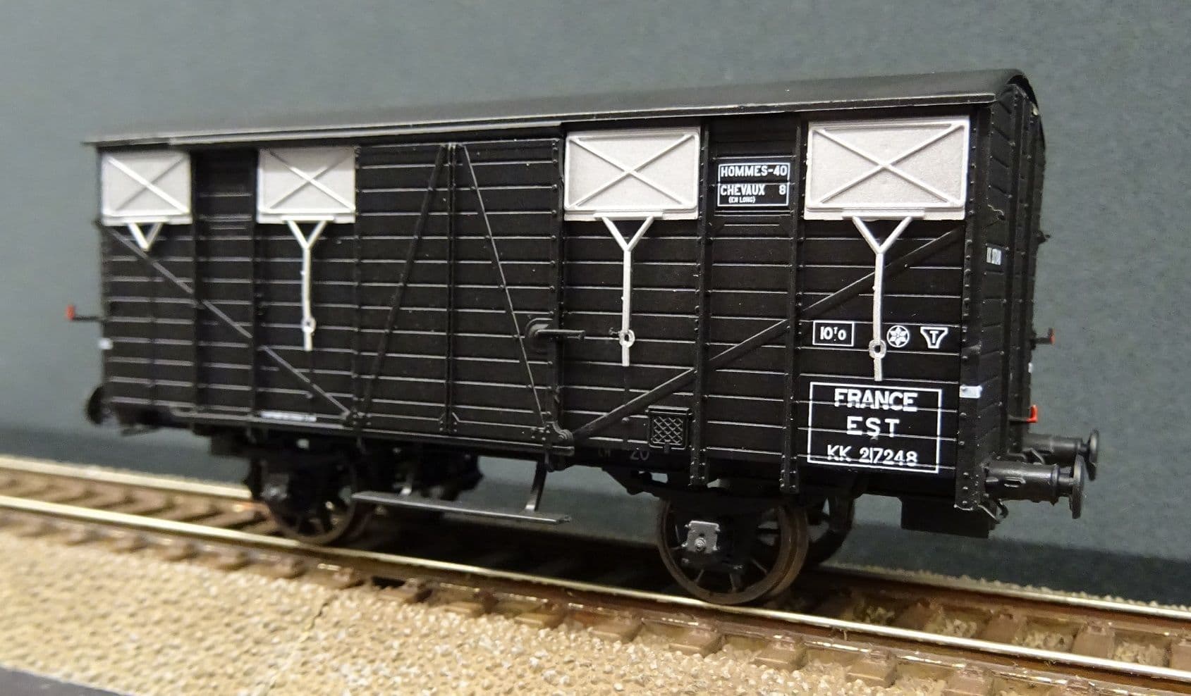 REE WB-688 Est OCEM19 van