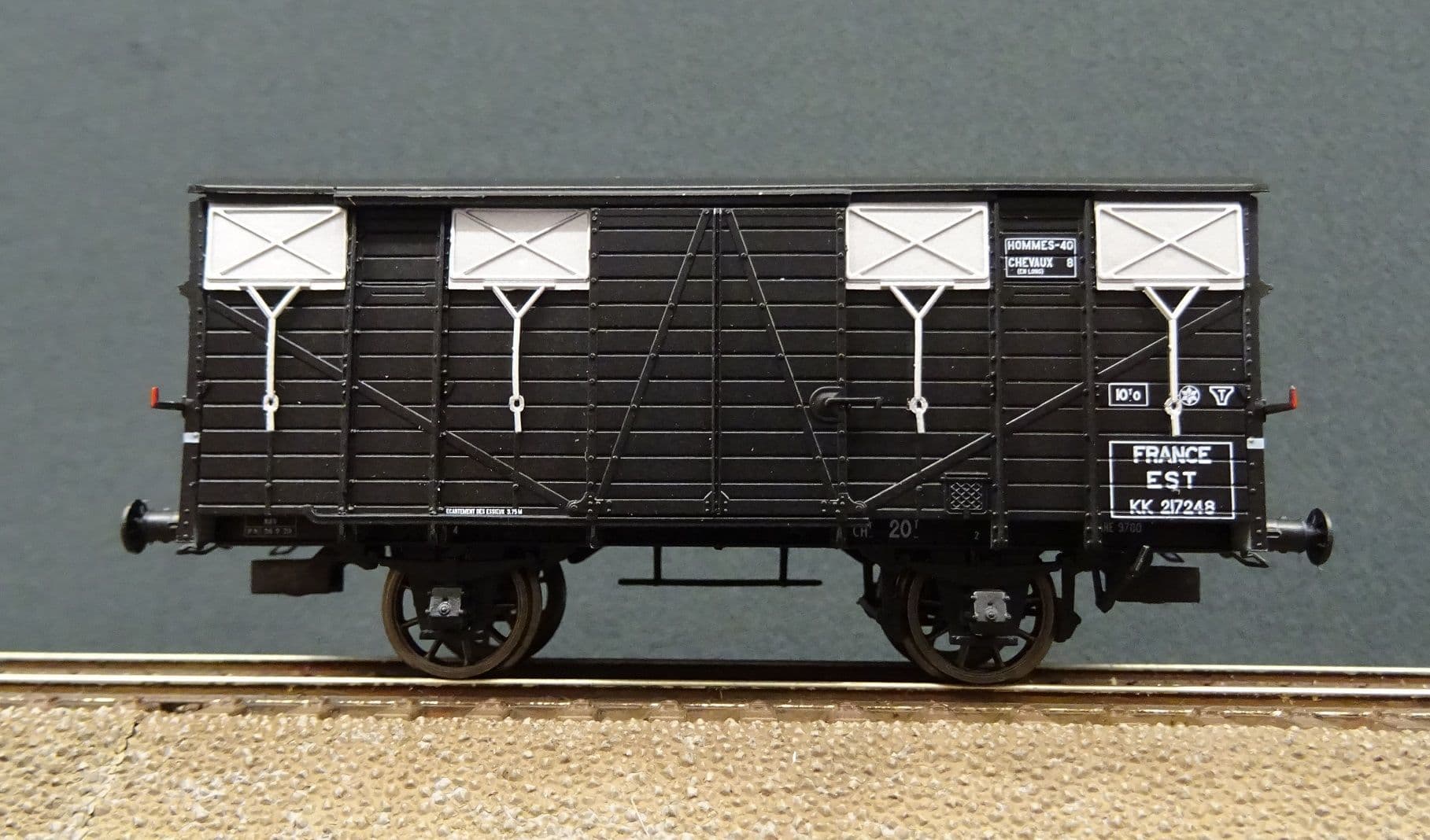 REE WB-688 Est OCEM19 van