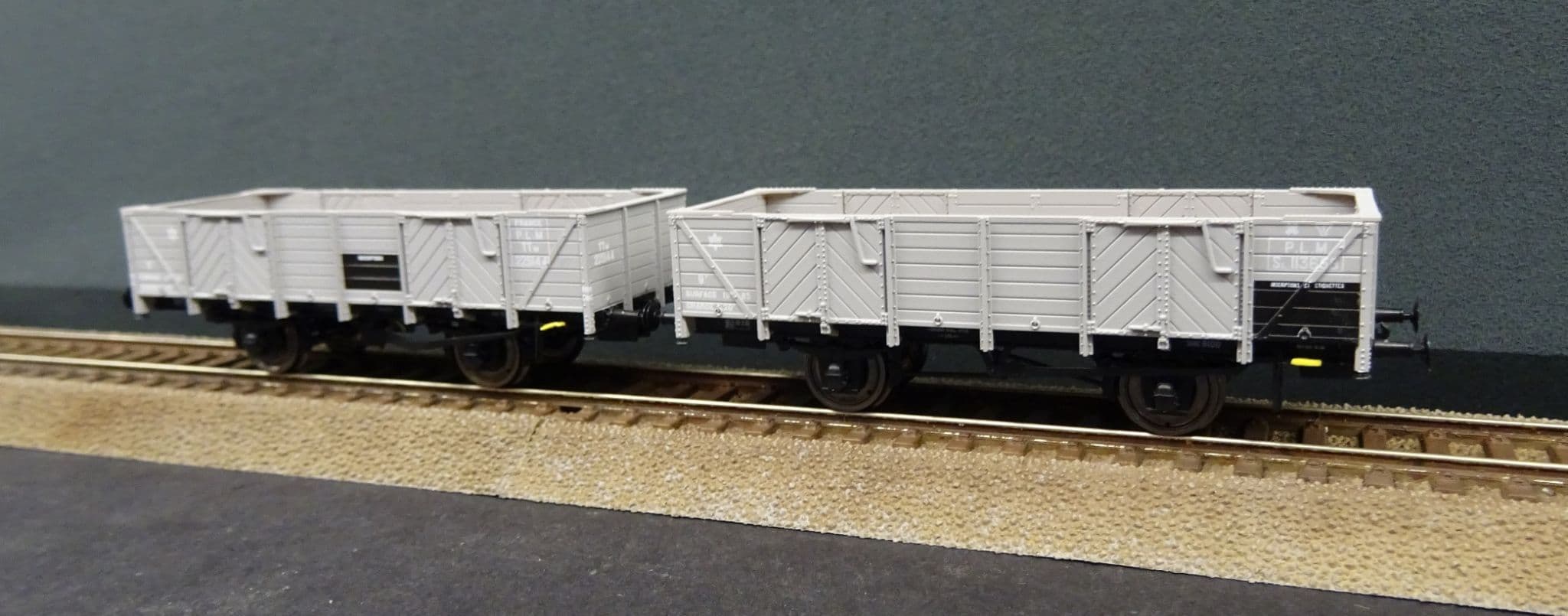 REE WB-811 PLM Set of 2 open wagons