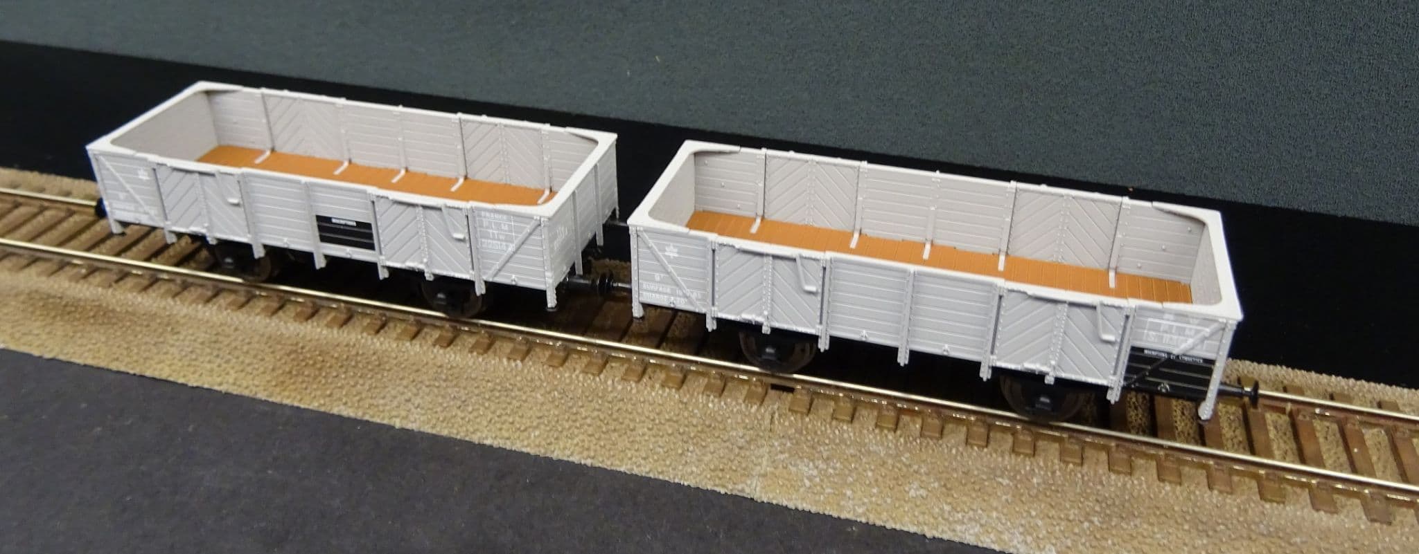 REE WB-811 PLM Set of 2 open wagons