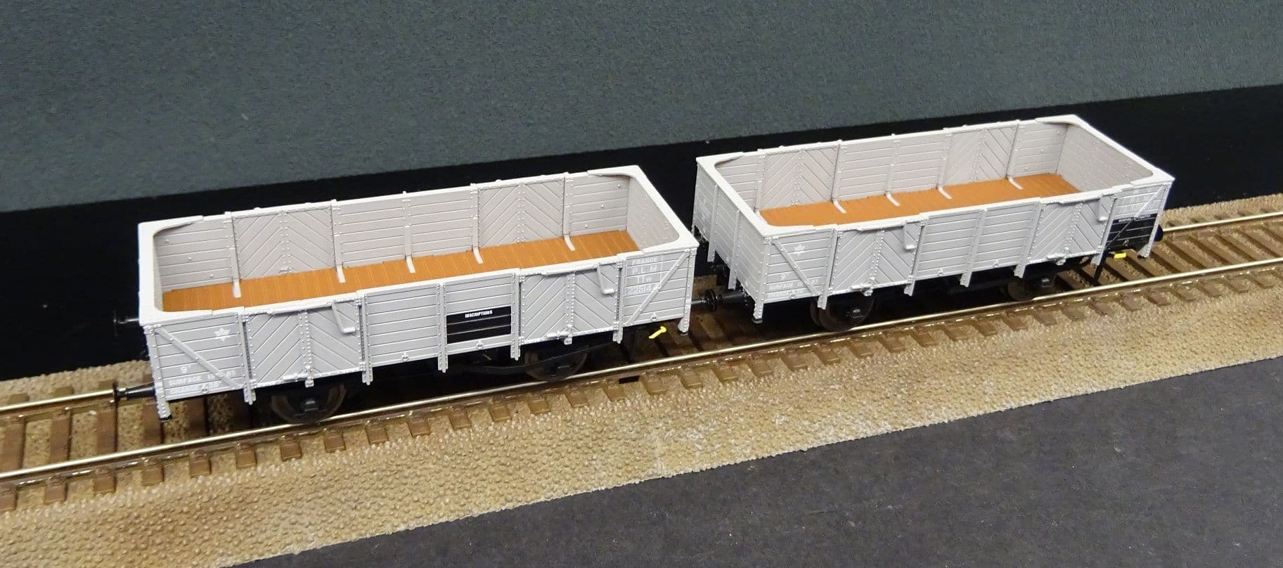 REE WB-811 PLM Set of 2 open wagons