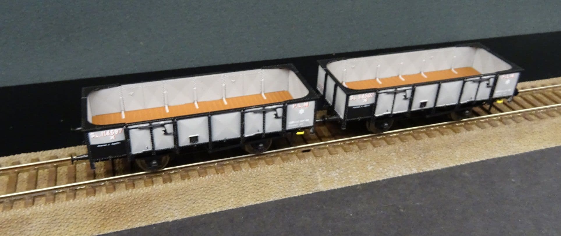 REE WB-812 PLM Set of 2 open wagons