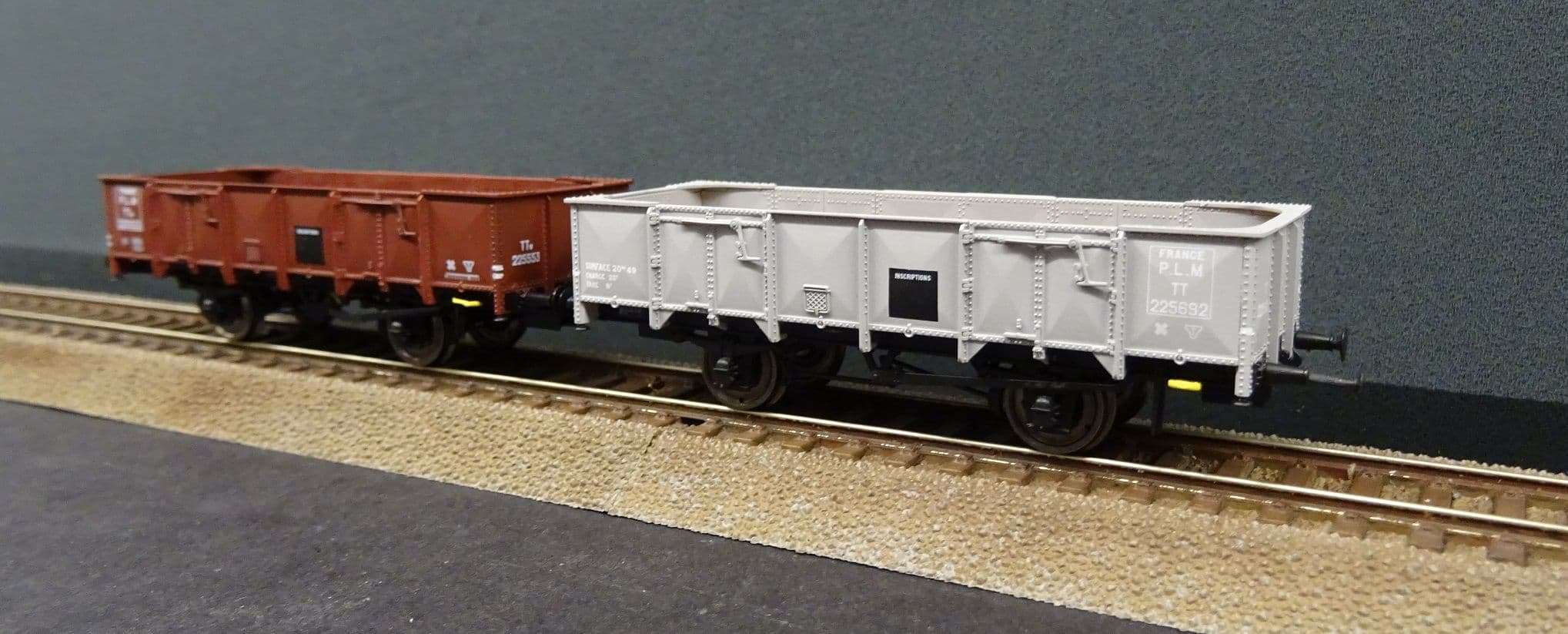 REE WB-817 PLM Set of 2 open wagons