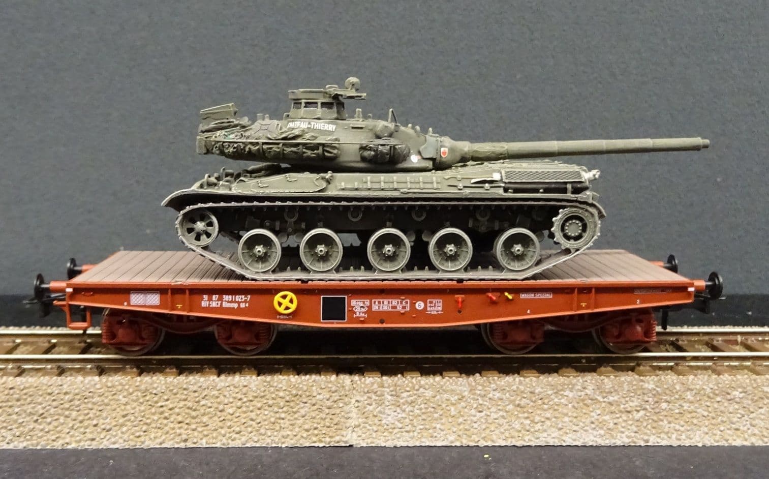REE WBA-030 SNCF Tank transport wagon with load