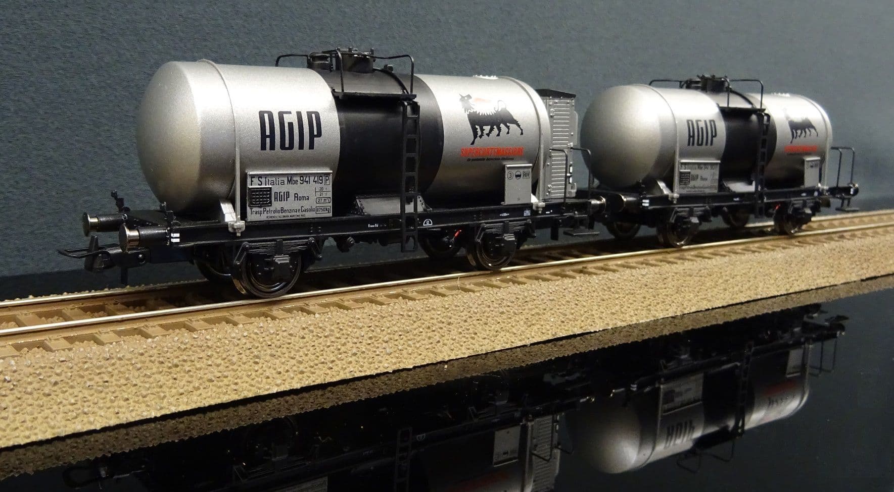 Rivarossi HR6492 FS set of 2 tank wagons