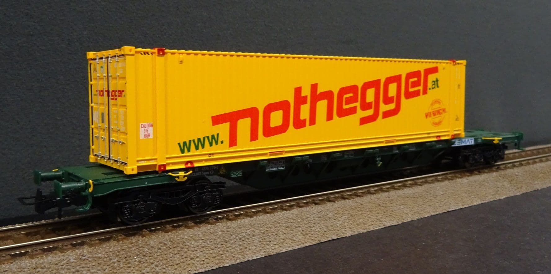 Rivarossi HR6613 CEMAT Sgnss Container Wagon w/45 Nothegger Container