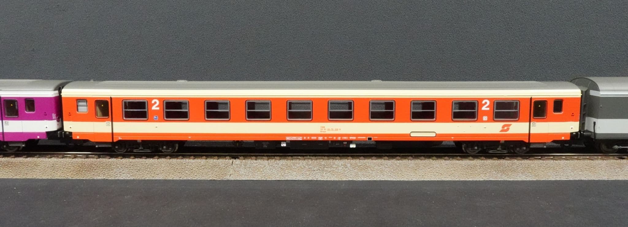 Roco 6200127 OBB coach set