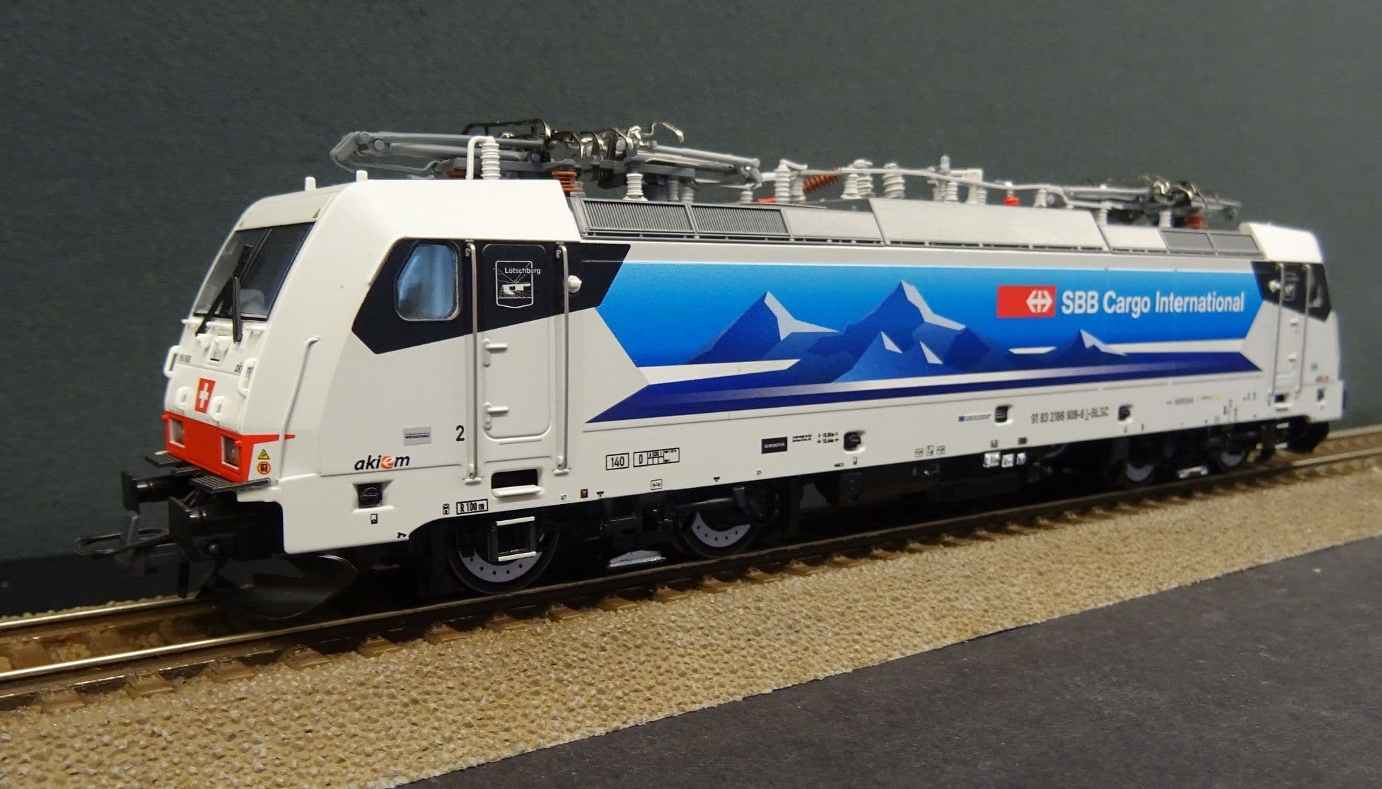 Roco 70733 SBB Ralpin Br186 Electric Locomotive