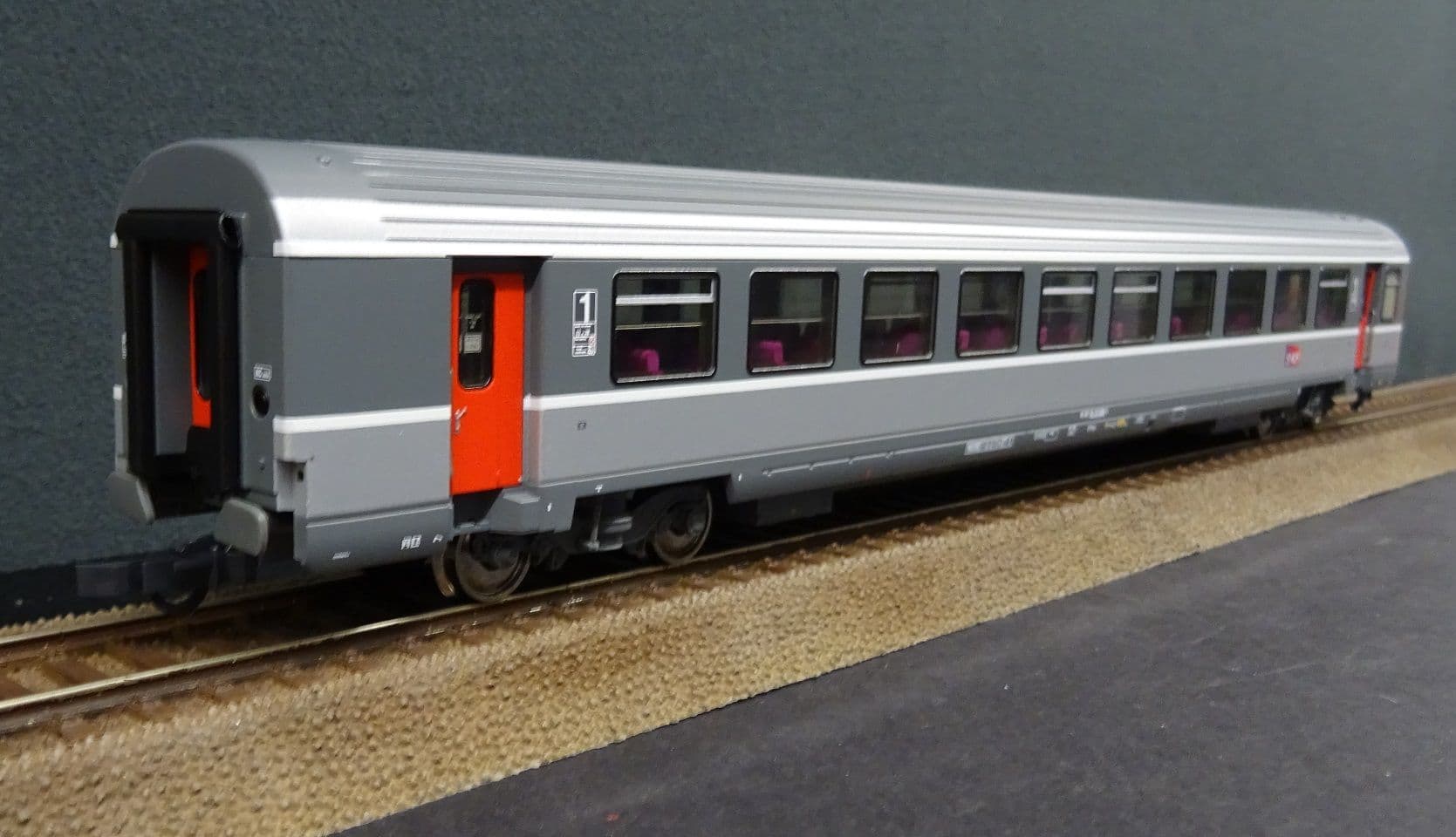 Roco 74537 SNCF coach