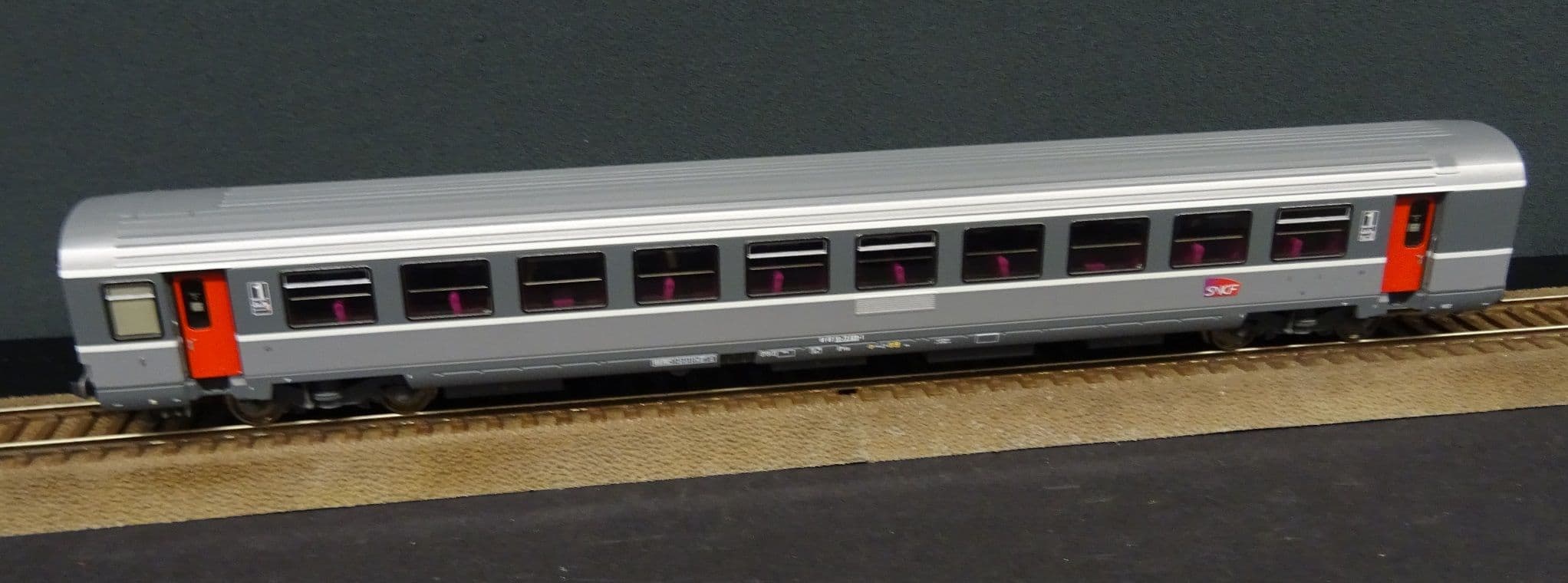 Roco 74537 SNCF coach