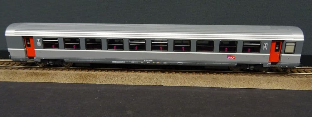 Roco 74537 SNCF coach