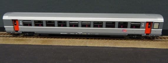 Roco 74537 SNCF coach