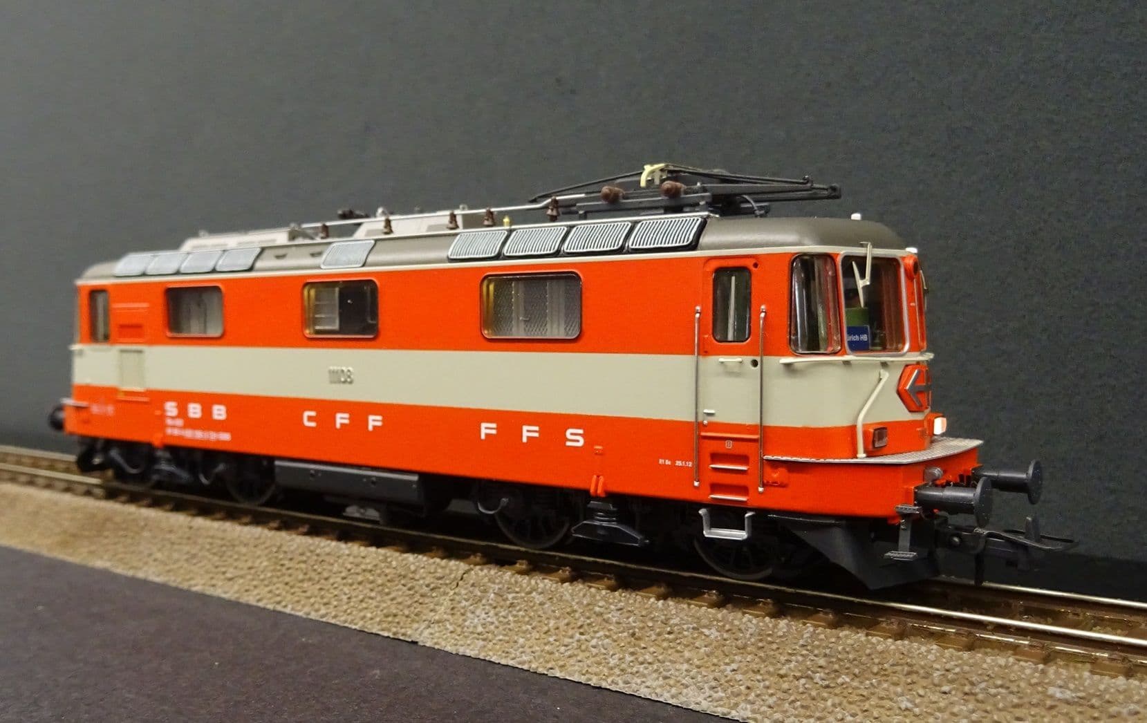 Roco 7510002 SBB Re4/4 II Swiss Express DCC Sound