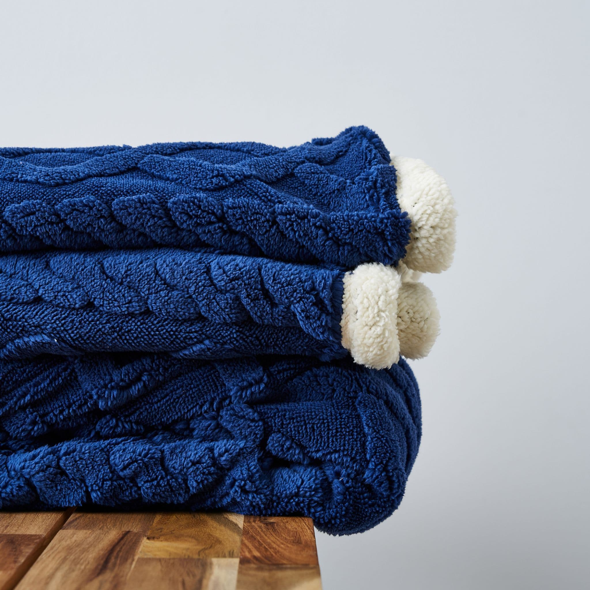 Jumbo Cable Knit Sherpa Throw Navy