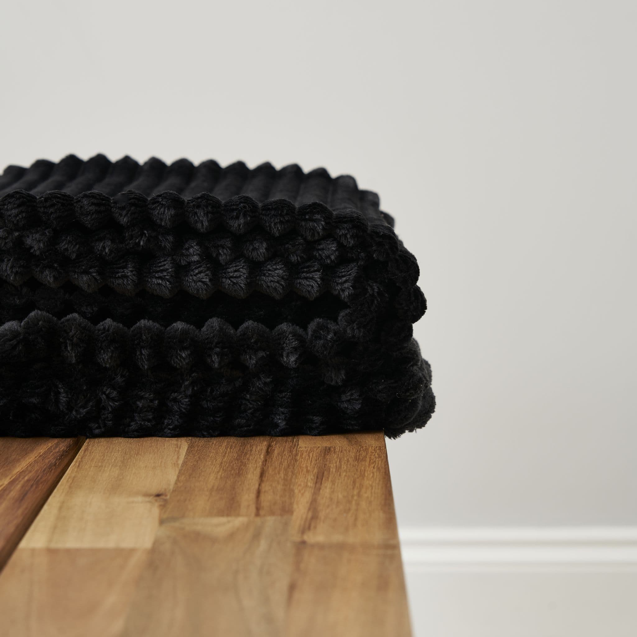 Ribbon Velour Throw Black