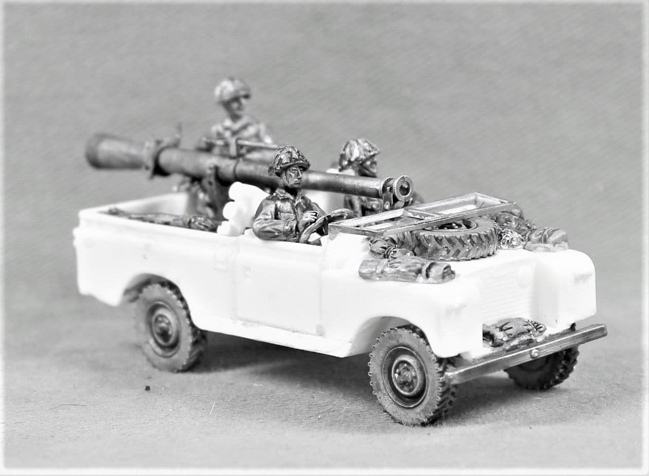 BAOR23 LANDROVER WITH WOMBAT AND CREW