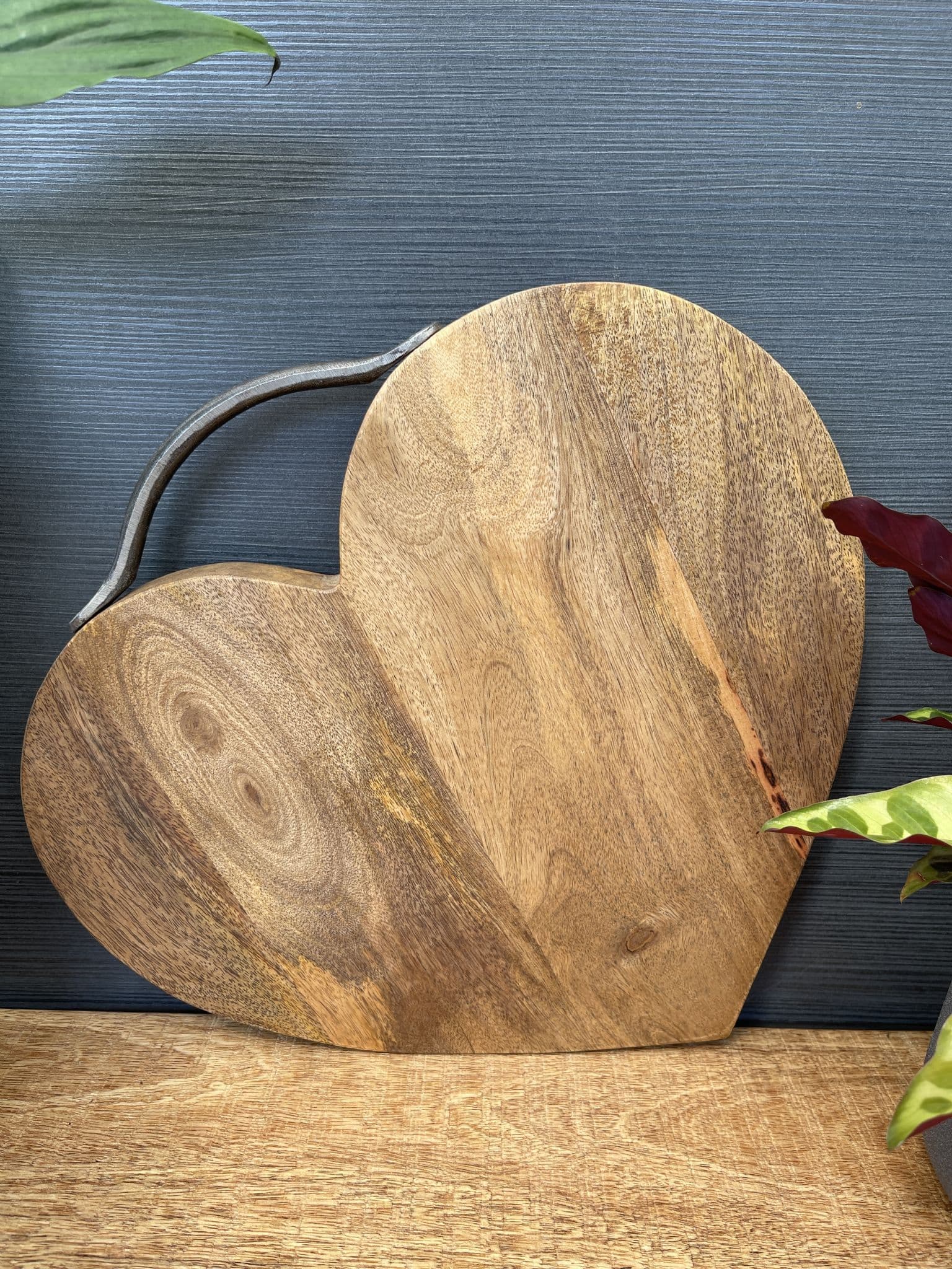 LARGE SOLID MANGO WOOD HEART CHOPPING BOARD