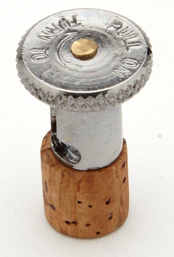 Plunger Pull on turn to lock ALT/WW73104P-1-82
