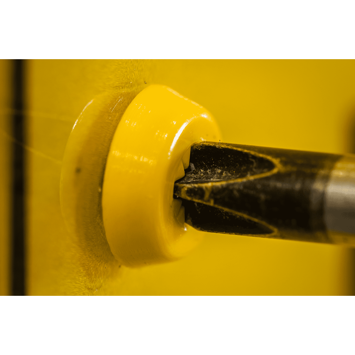 Numberplate Screw Assortment 195pc 4.8mm x 18mm - Plastic Enclosed Head