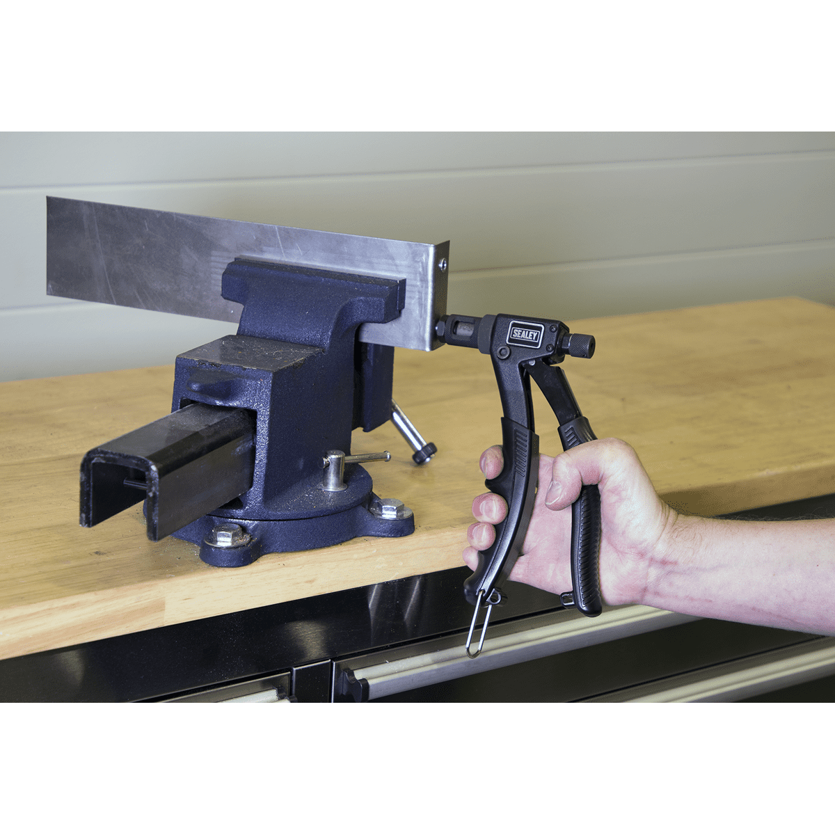 Threaded Nut Riveter