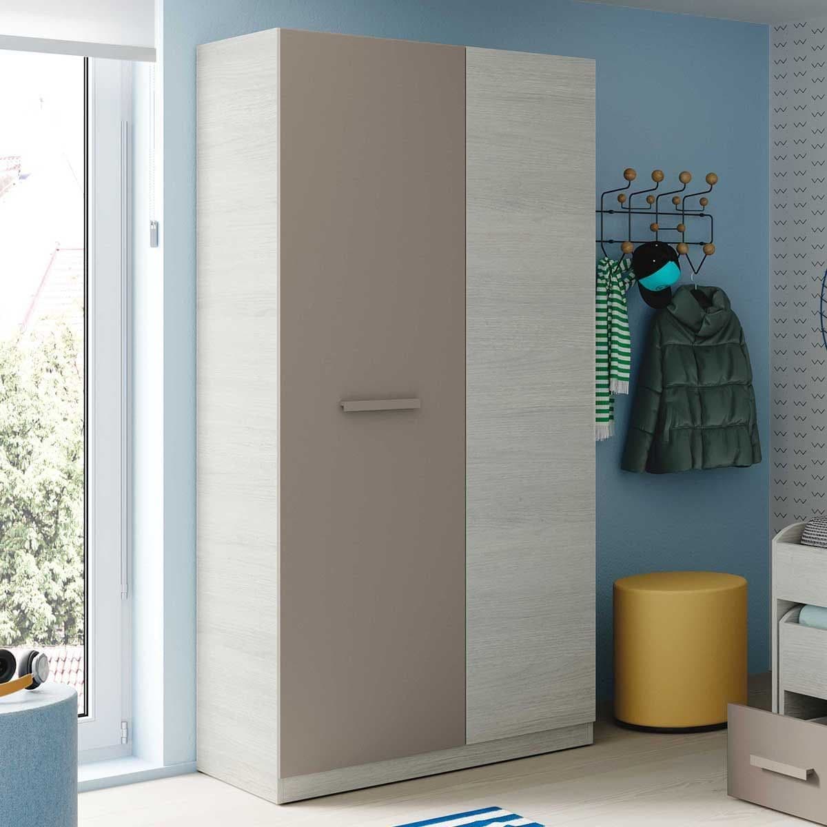 Wholesale wardrobe suppliers store