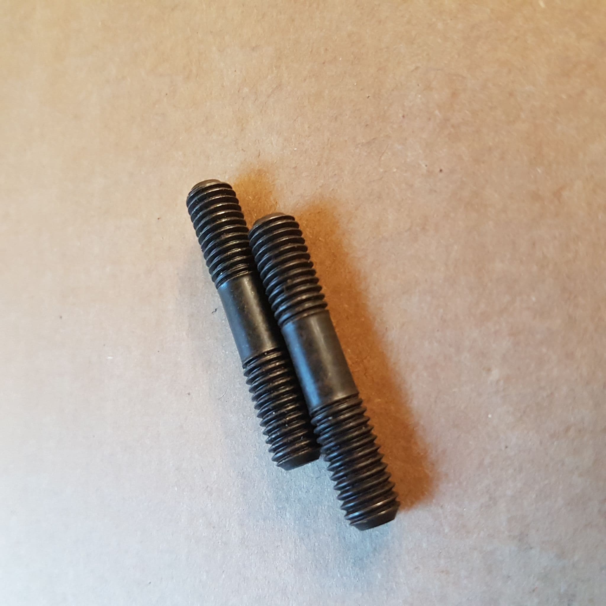 2 X 8MM EXHAUST / CASING STUDS