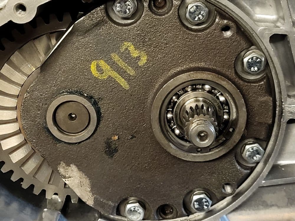 A BIG BLOCK NEW UNI ENGINE CASE WITH AF 5 SPEED GEARBOX FITTED AND ...