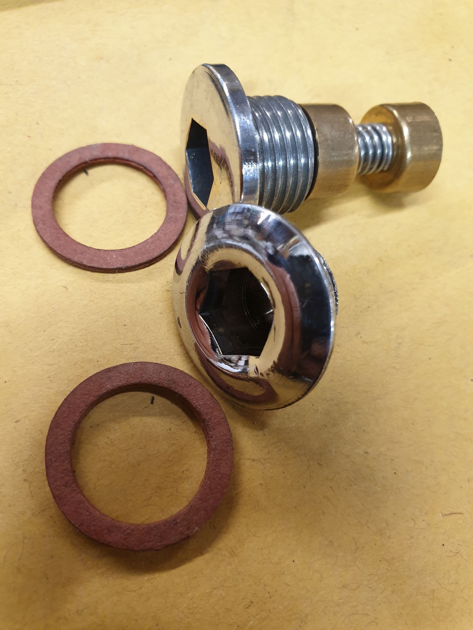 CASA LAMBRETTA OIL DRAIN PLUG AND LEVEL PLUG